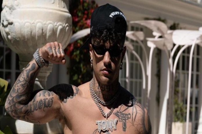 Tony Effe "Effe", testo originale e videoclip ufficiale della canzone